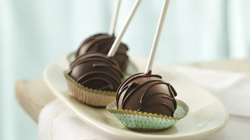 Raspberry-Chocolate Cake Pops Recipe - BettyCrocker.com